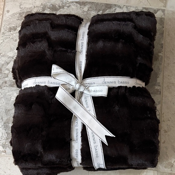 dennis basso | Bedding | New Dennis Basso Dark Faux Fur Throw Blanket ...